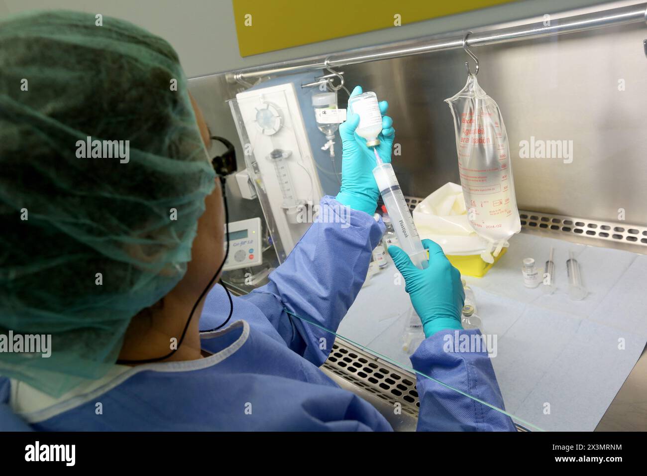 Preparation cytostatic chemotherapy pharmacy hi-res stock photography ...