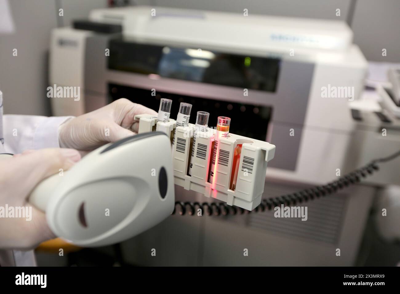 Automated analysis, chemiluminescence, Barcode reading, Analysis ...