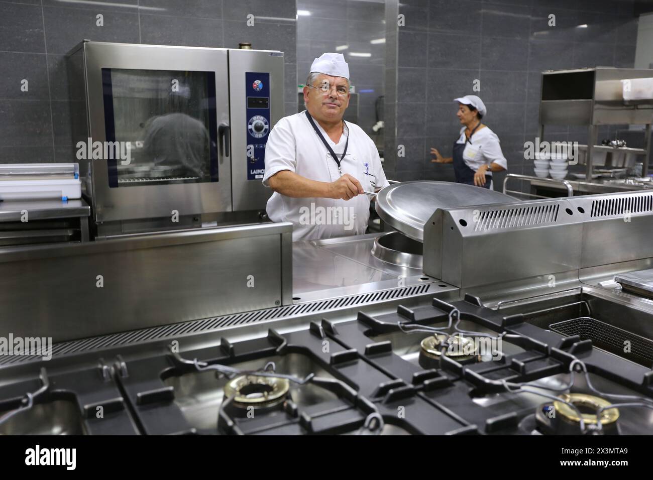 Cook, Food menu preparation, hospital kitchen, Onkologikoa Hospital ...