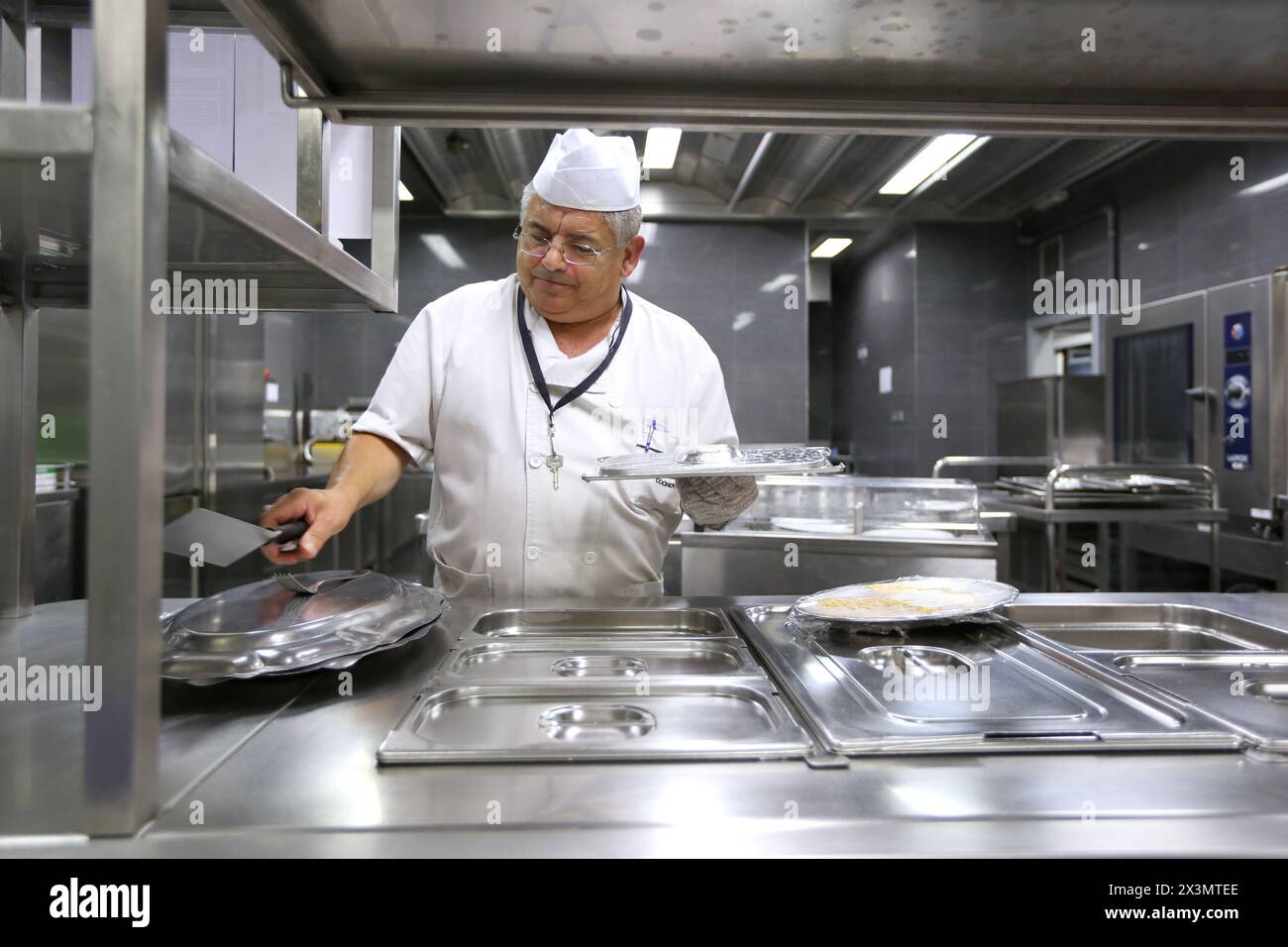 Cook, Food menu preparation, hospital kitchen, Onkologikoa Hospital ...