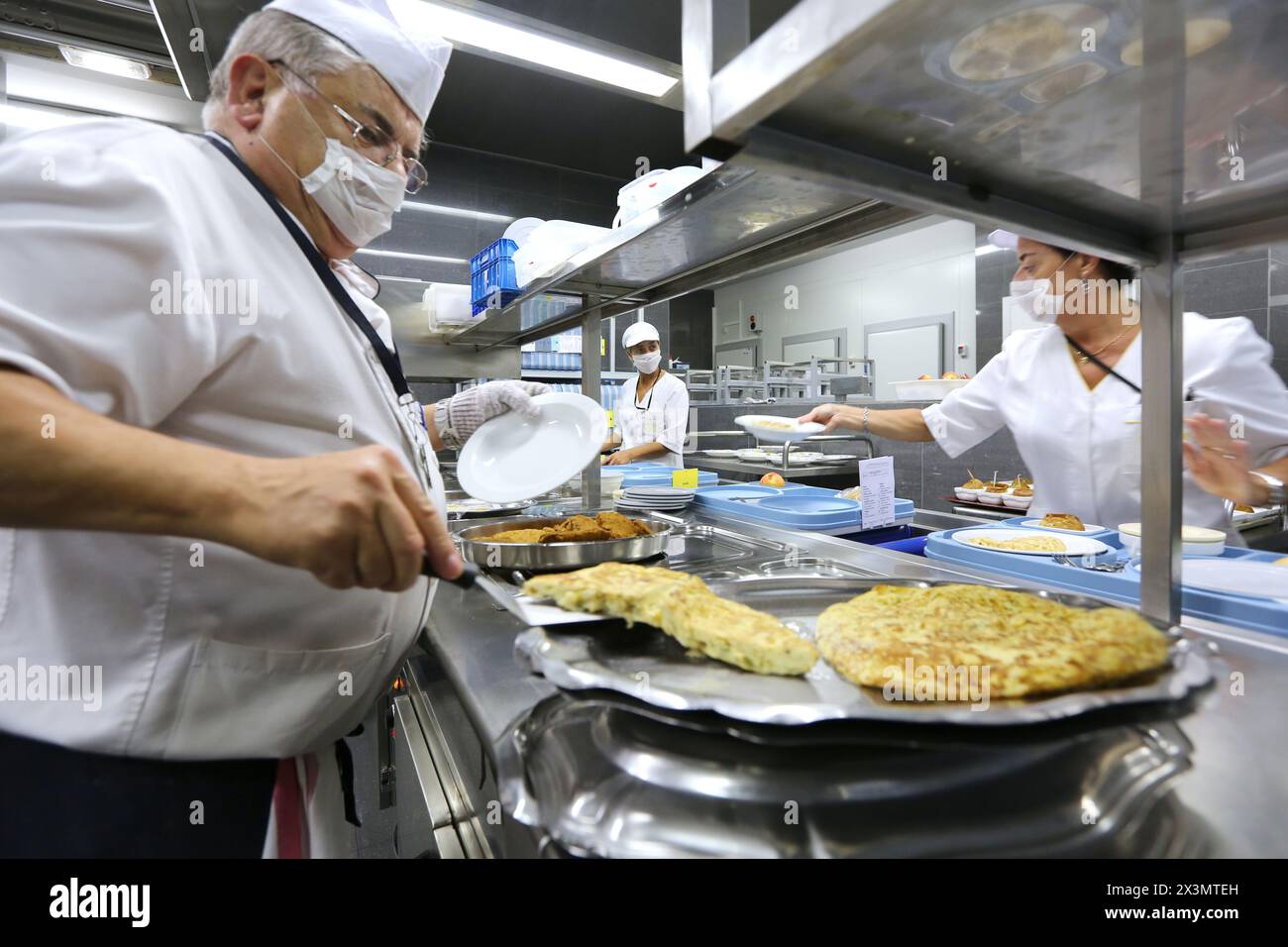 Cook, Food menu preparation, hospital kitchen, Onkologikoa Hospital ...