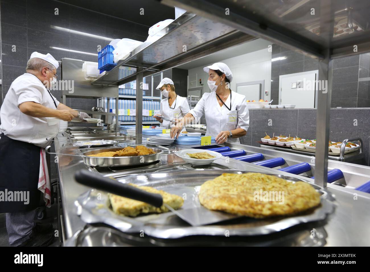 Cook, Food menu preparation, hospital kitchen, Onkologikoa Hospital ...
