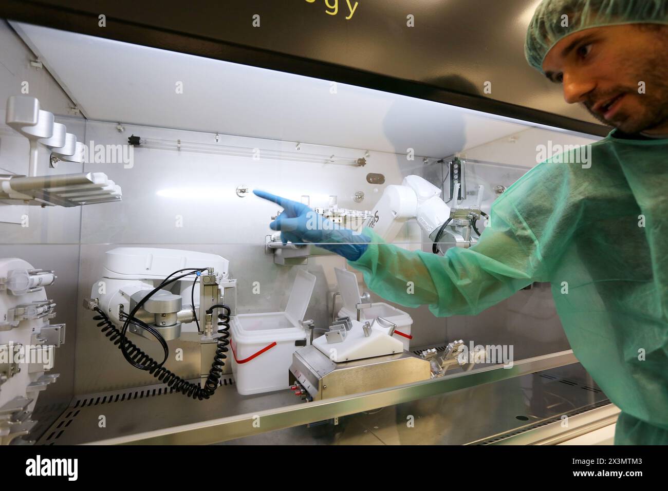 Kiro Oncology, Robotic self-cleaning hood for the compounding of ...