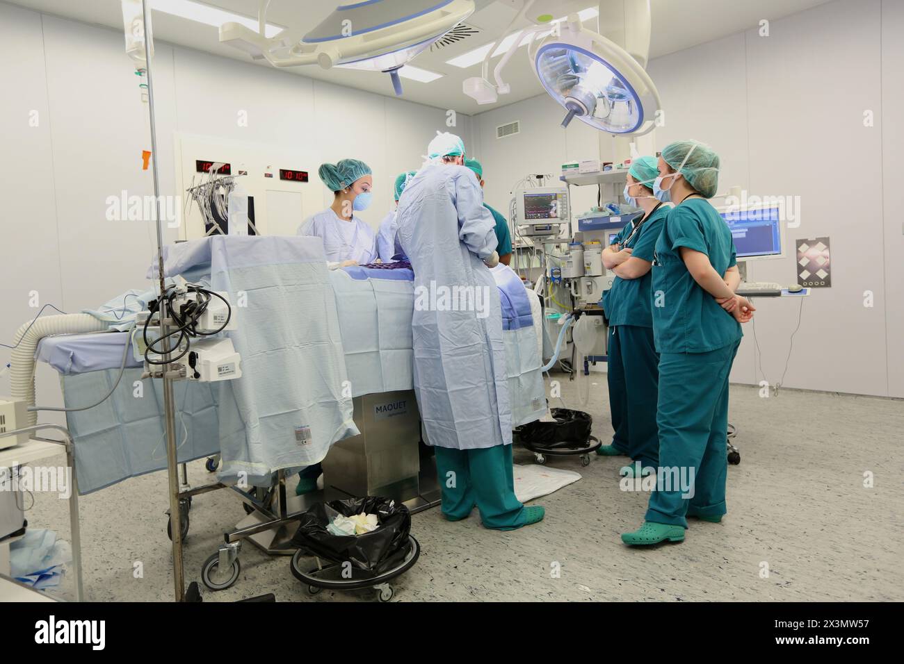 plastic surgery, Surgeon, Operating room, Onkologikoa Hospital ...