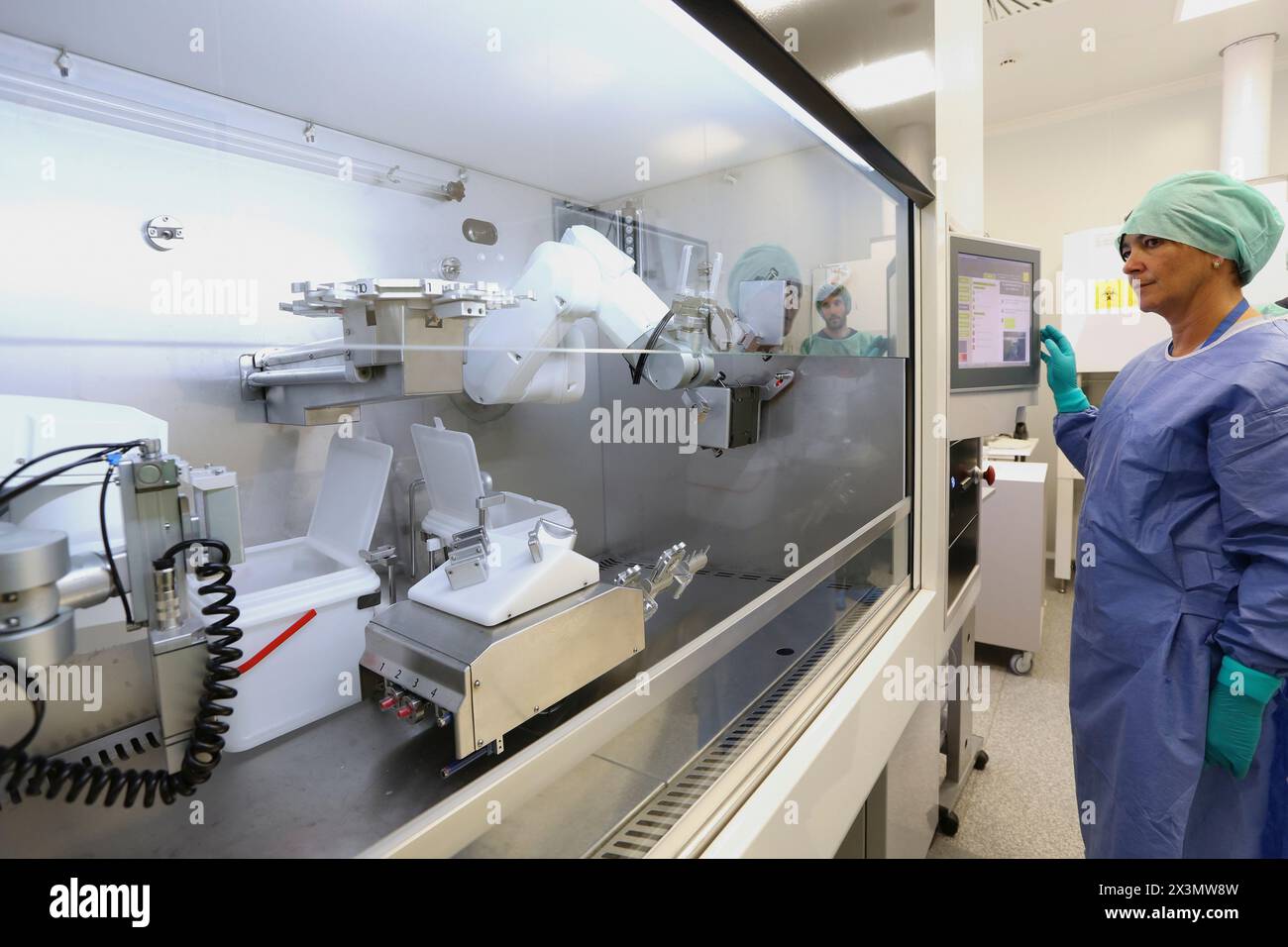 Kiro Oncology, Robotic self-cleaning hood for the compounding of ...