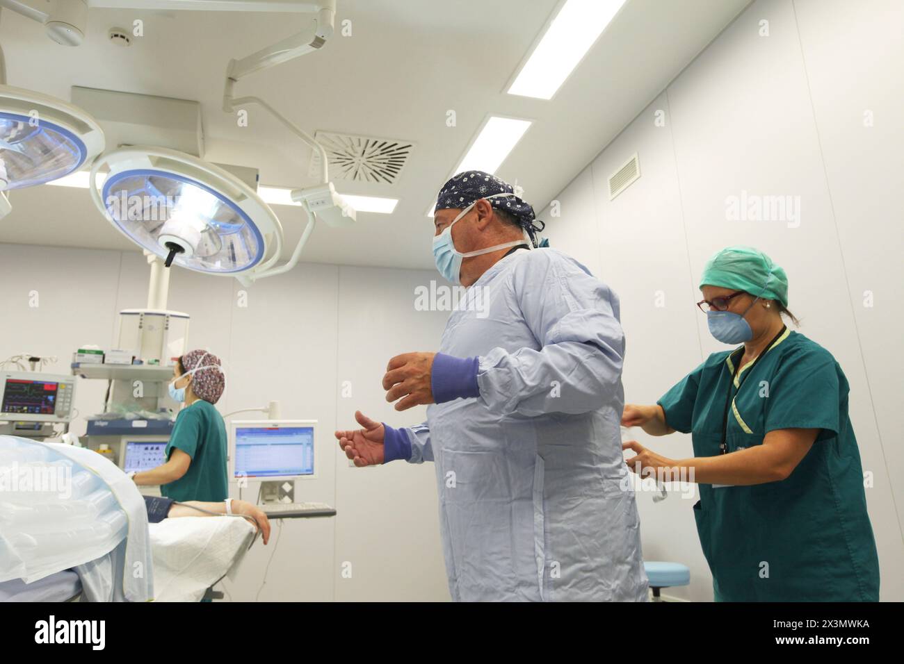 Surgeon, Surgery, Operating room, Onkologikoa Hospital, Oncology ...