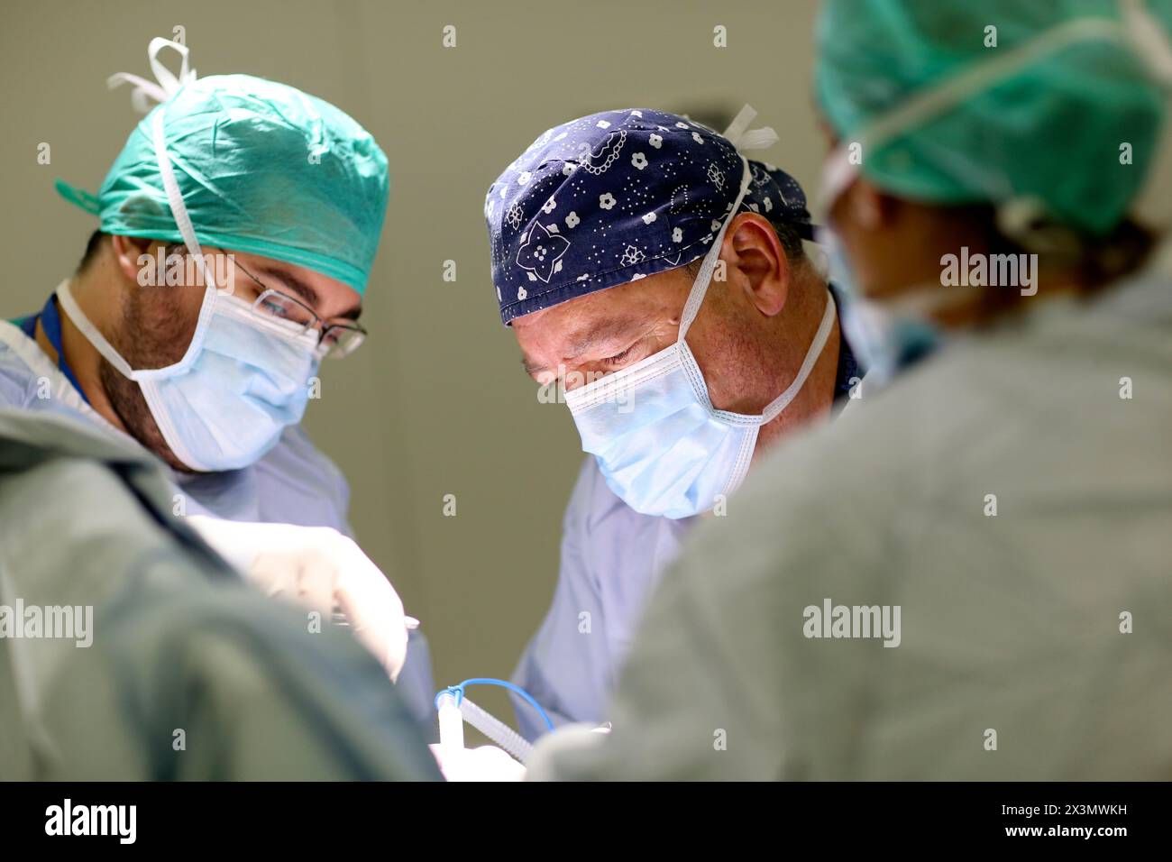 Surgeon, Surgery, Operating room, Onkologikoa Hospital, Oncology ...