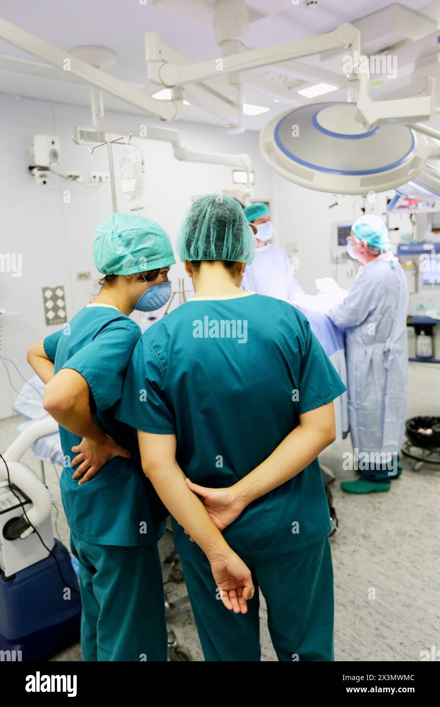 Surgeon, Surgery, Operating room, Onkologikoa Hospital, Oncology ...