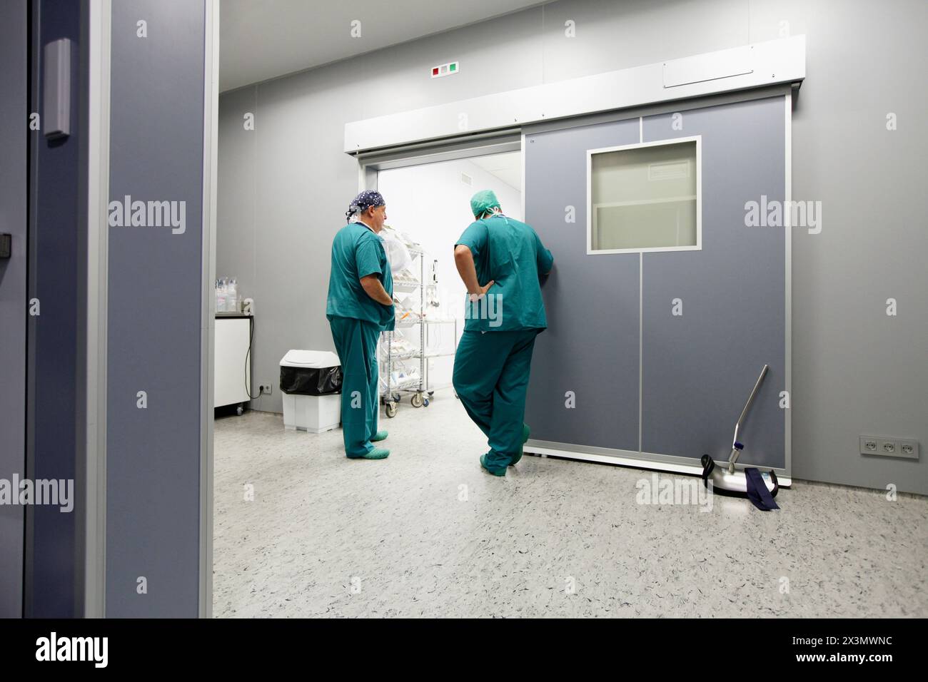 Surgeon, Surgery, Operating room, Onkologikoa Hospital, Oncology ...