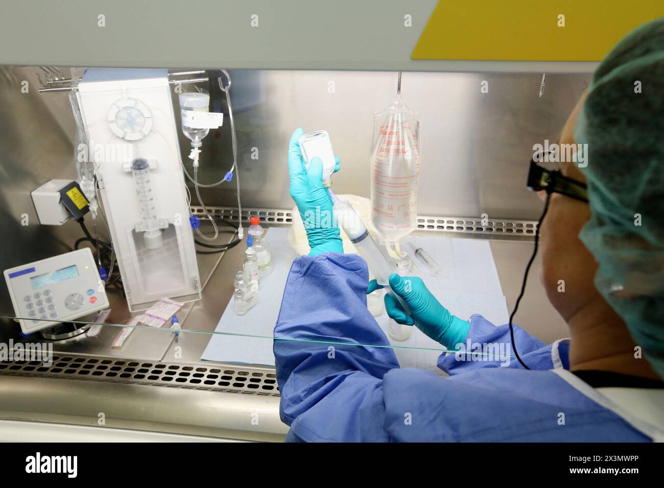 Preparation of cytostatic, Chemotherapy, Pharmacy, Onkologikoa Hospital ...