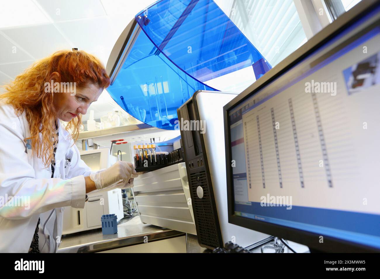 Enzyme immunoassay analysis hi-res stock photography and images - Alamy