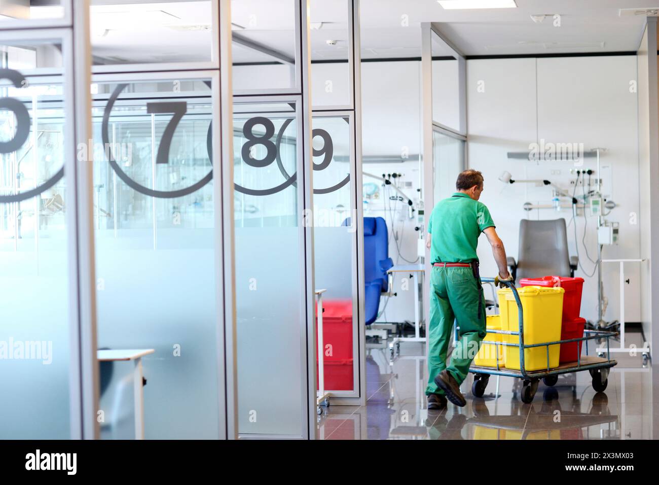 Janitor, Boxes chemotherapy, Onkologikoa Hospital, Oncology Institute ...