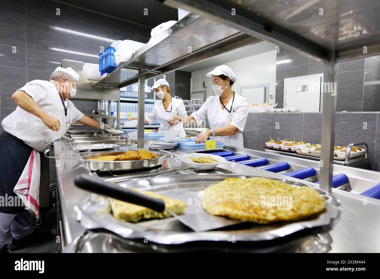 Cook, Food menu preparation, hospital kitchen, Onkologikoa Hospital ...