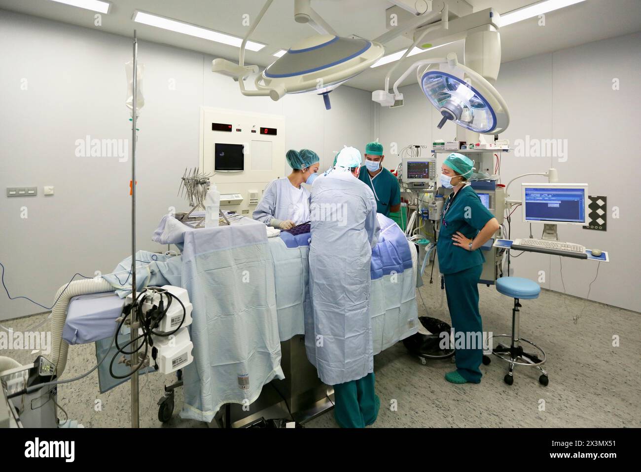 plastic surgery, Surgeon, Operating room, Onkologikoa Hospital ...