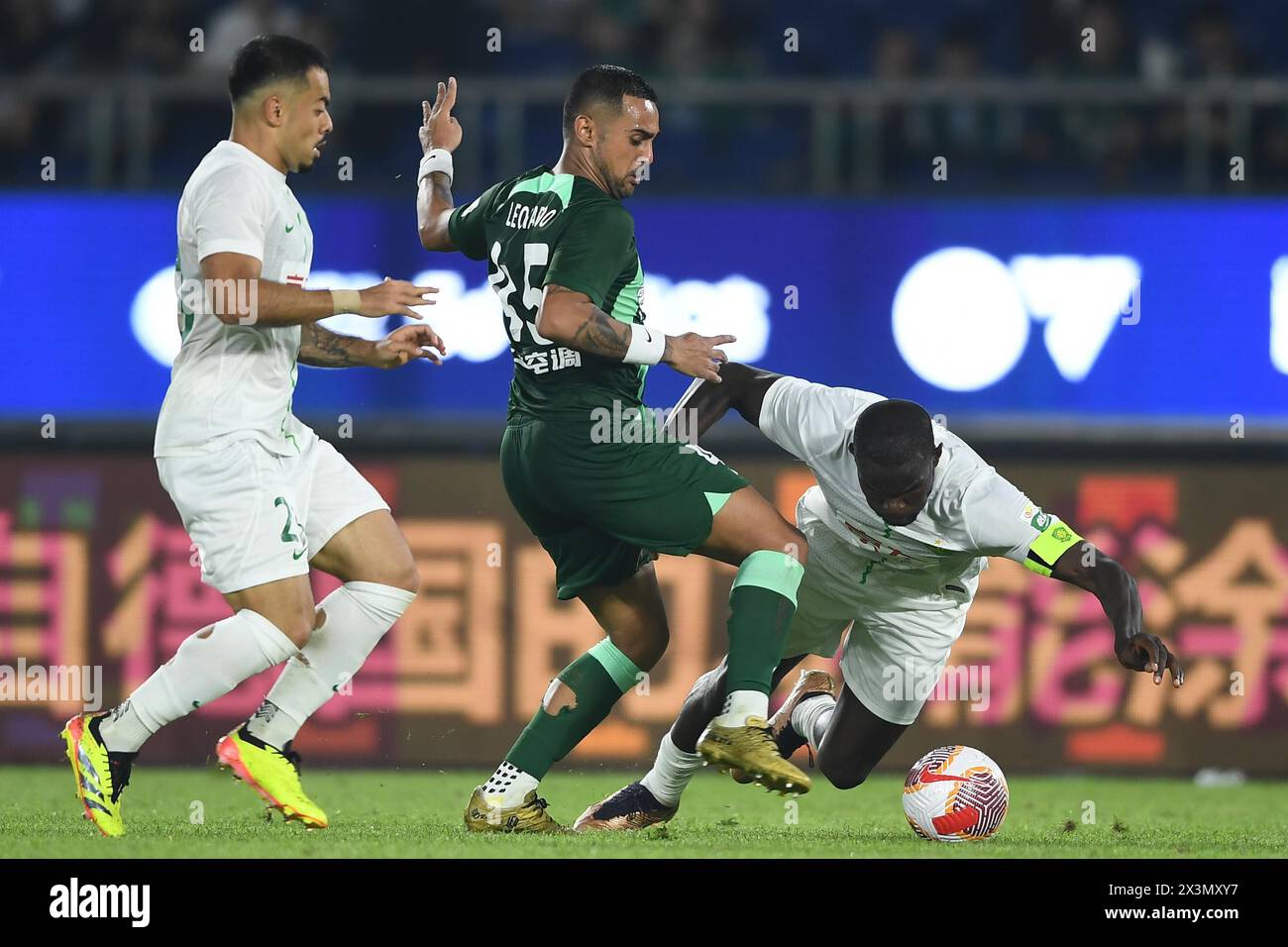 Beijing Guoan Football Club defeated Zhejiang Professional Football ...