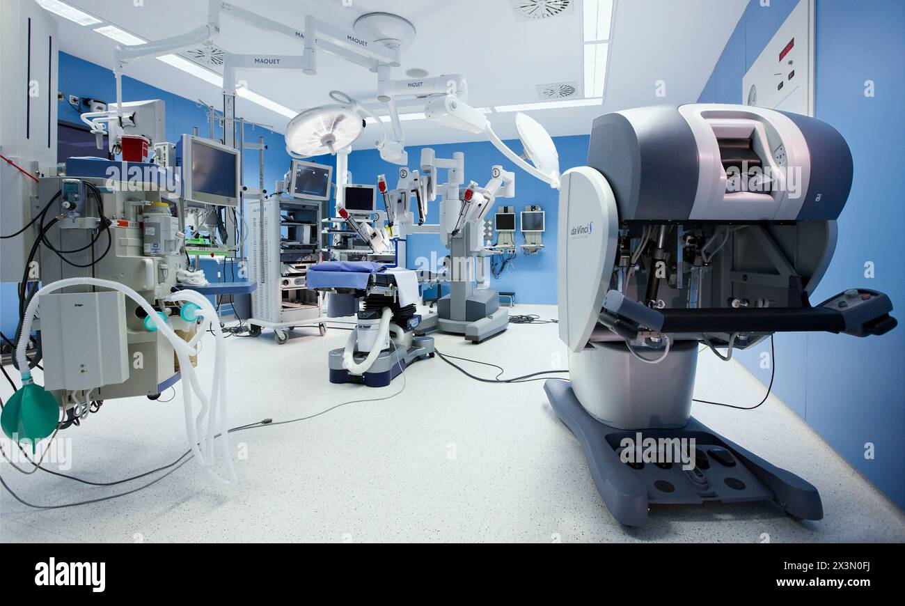 Surgical robots robot operation hi-res stock photography and images - Alamy