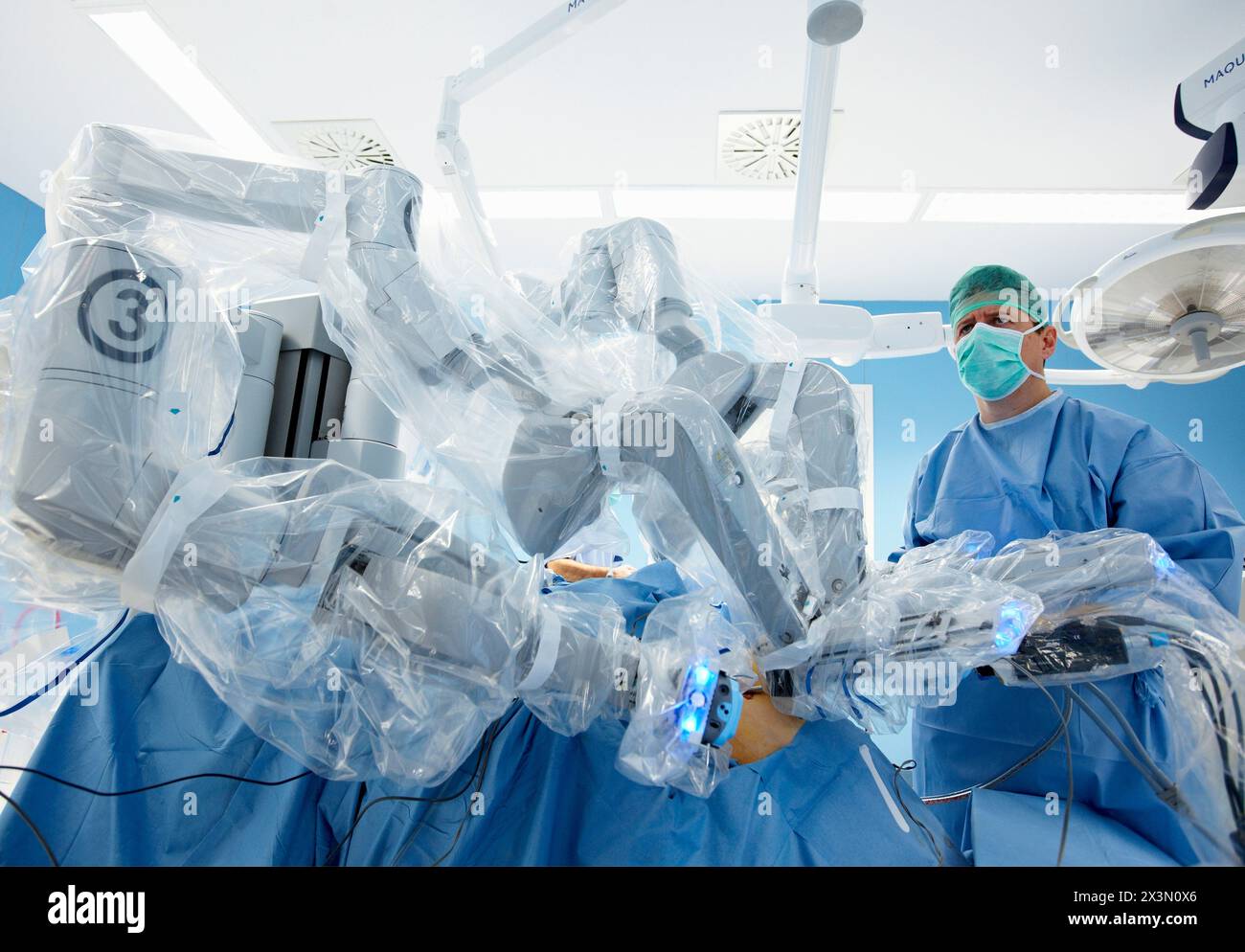 Operating room, prostate cancer robotic surgery, Da Vinci surgical ...