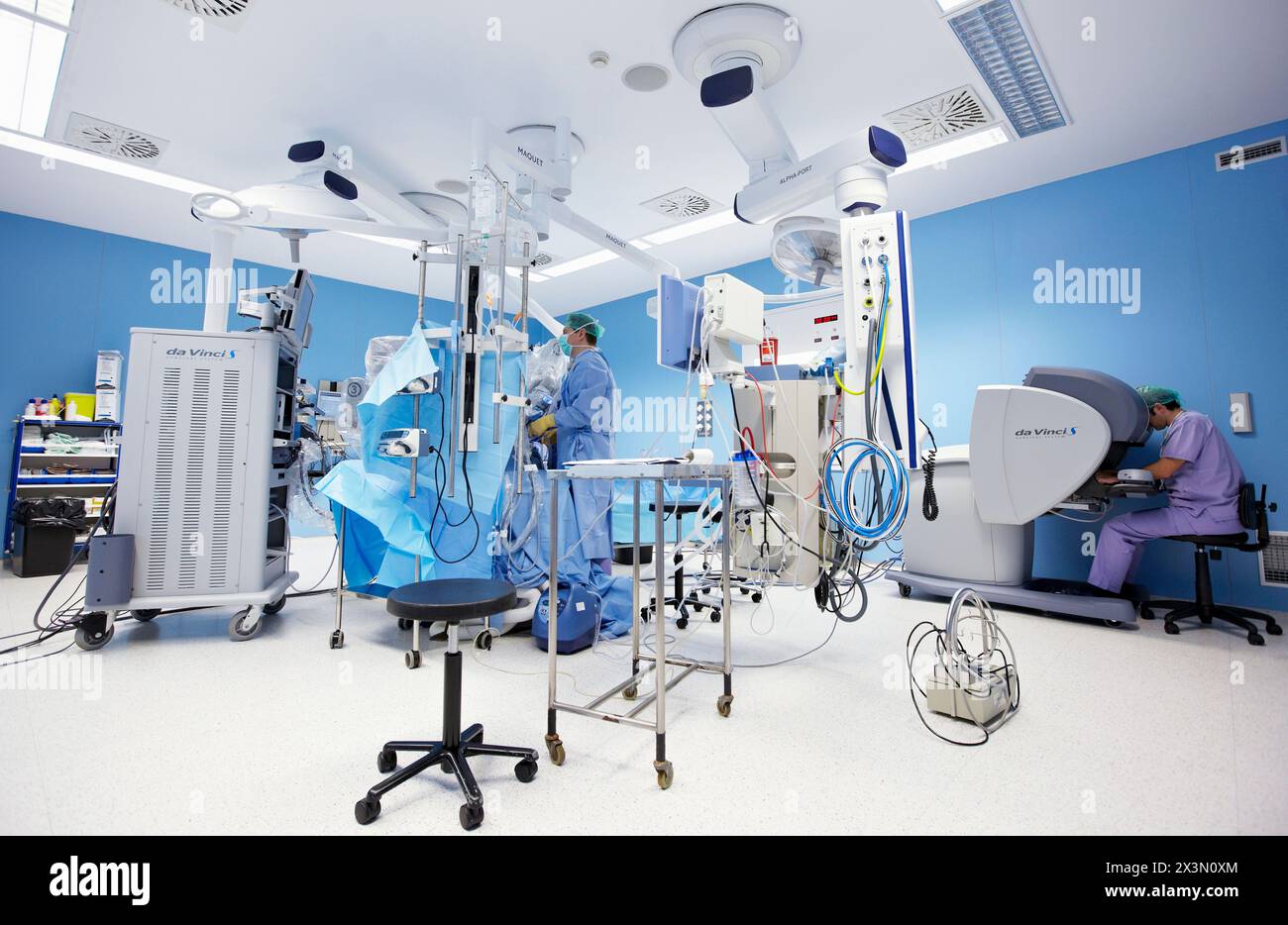Operating room, prostate cancer robotic surgery, Da Vinci surgical ...