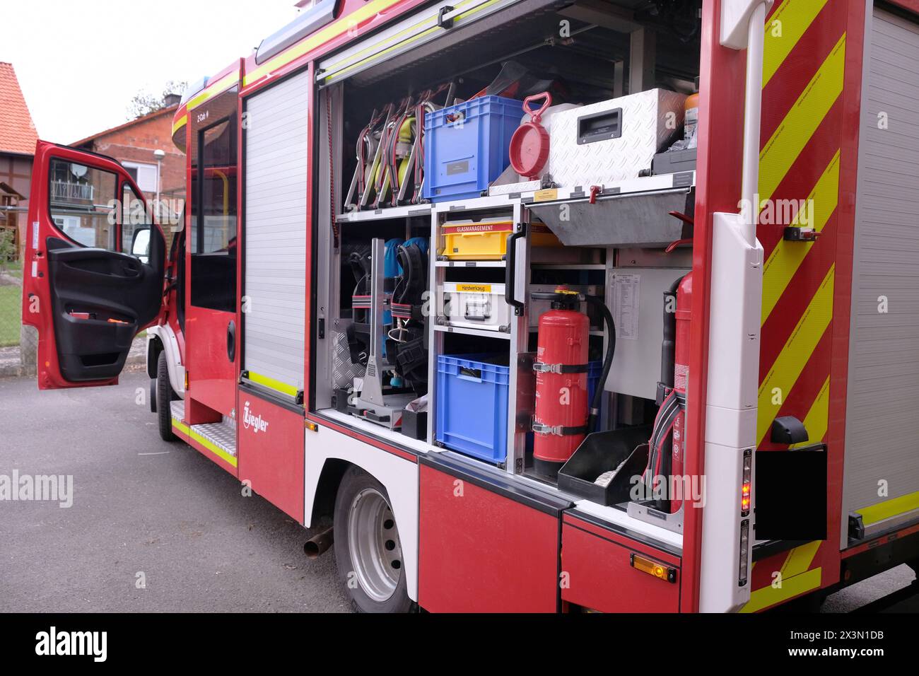 Feuerwehr-Blaulicht Feuerwehr in verschiedenen Bildern und Aktionen in ...