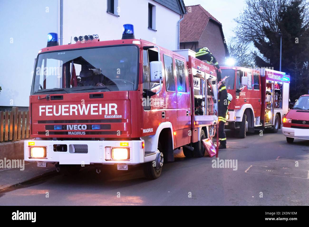 Feuerwehr-Blaulicht Feuerwehr in verschiedenen Bildern und Aktionen in ...