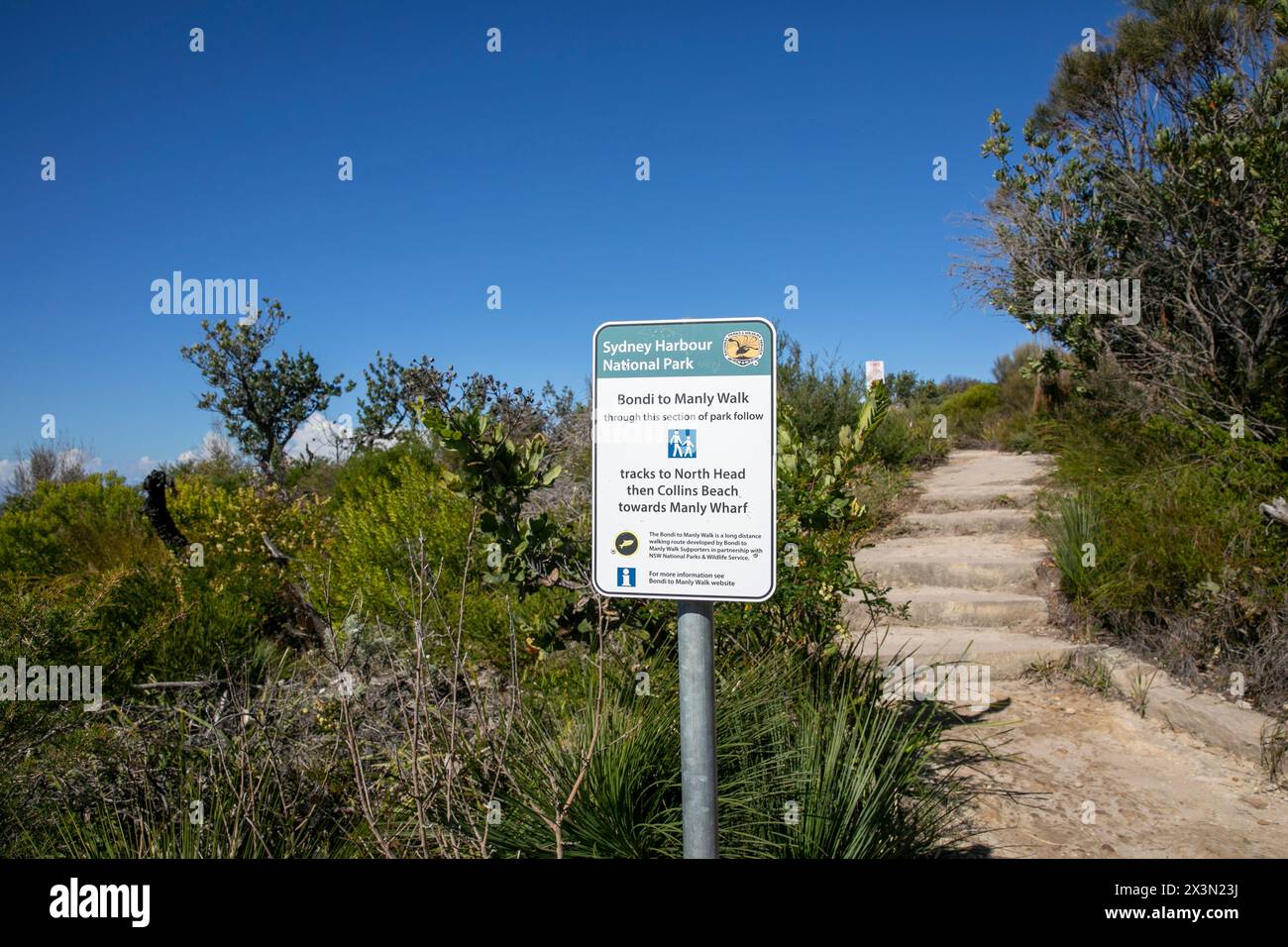 Sydney harbour national park, walking track to North Head from Shelly ...