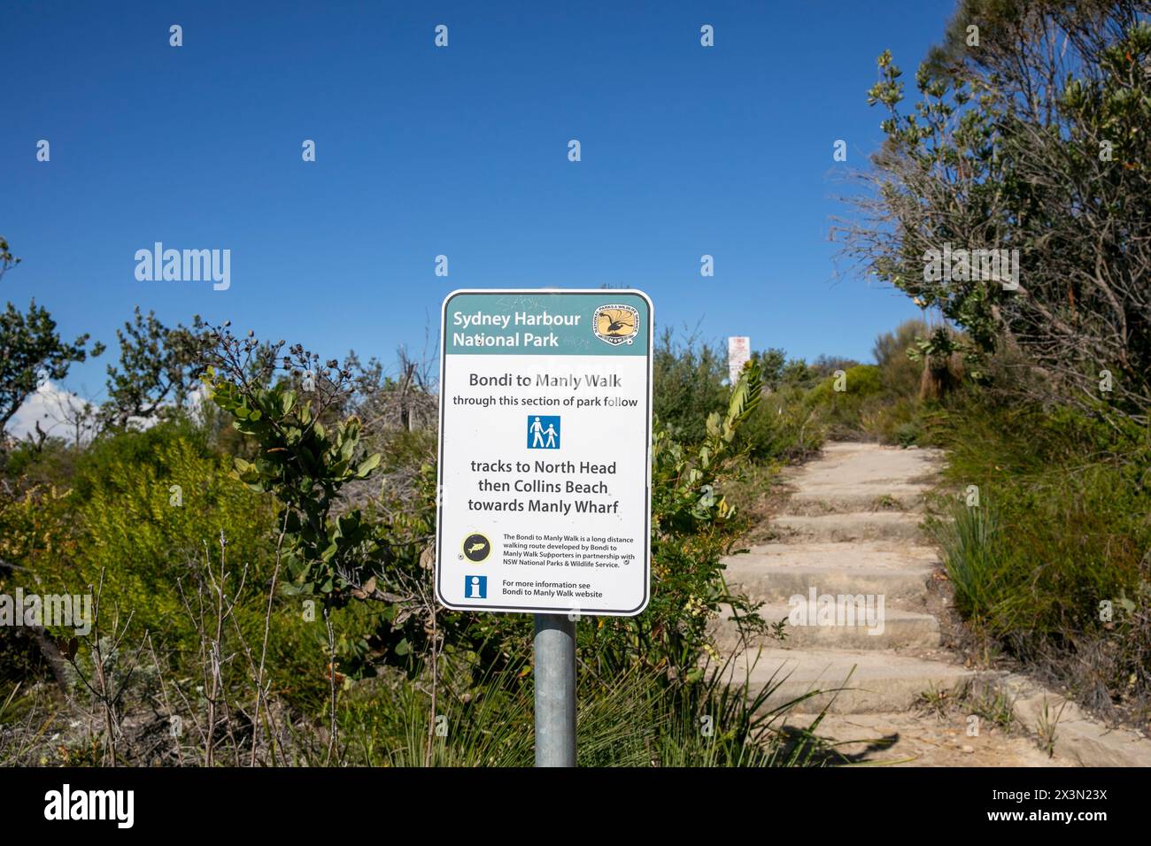 Sydney harbour national park, walking track to North Head from Shelly ...