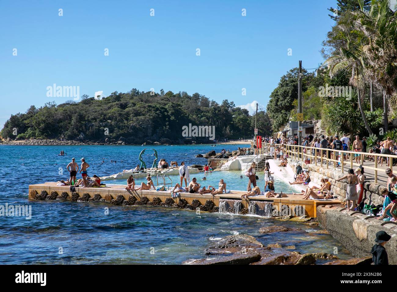 Fairy Bower ocean rockpool beside the scenic walkway between Manly ...