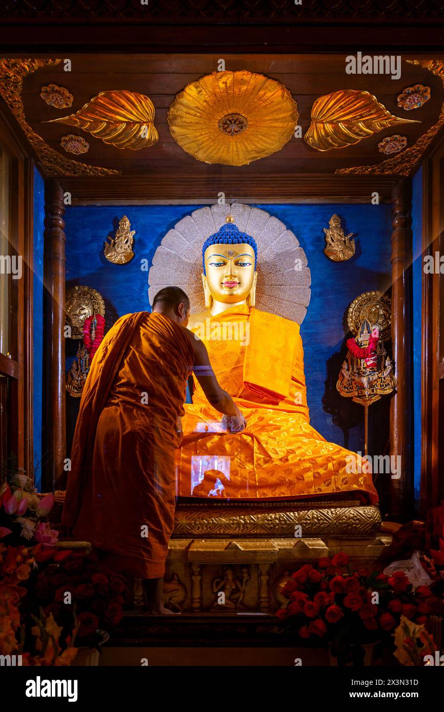 Buddha altar bodh gaya hi-res stock photography and images - Alamy