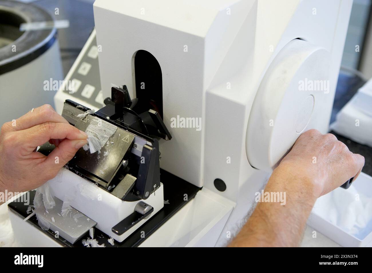 Rotary paraffin microtome, preparing tissue sample, pathological ...