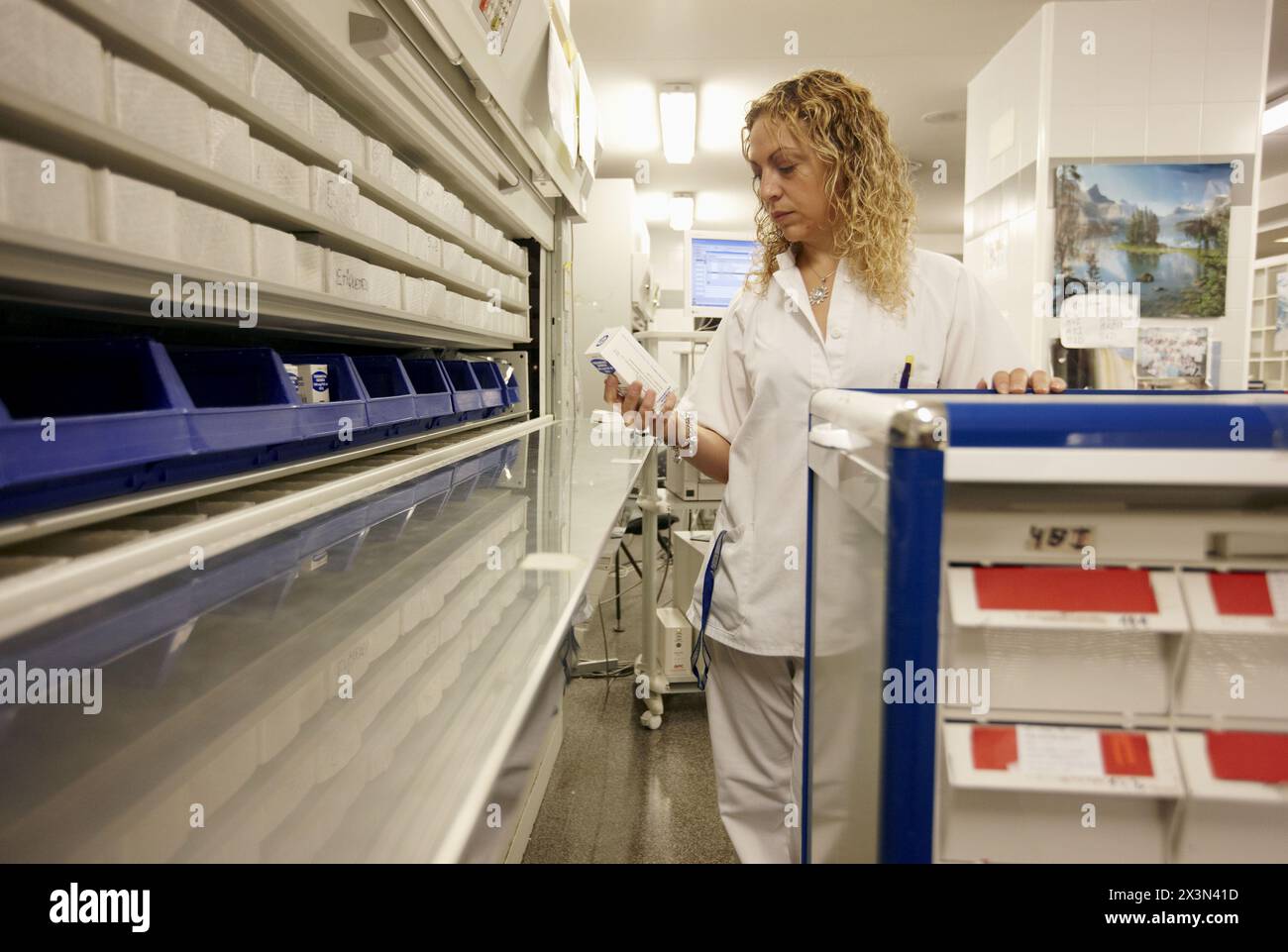 Hospital pharmacy automated storage hospital hi-res stock photography ...