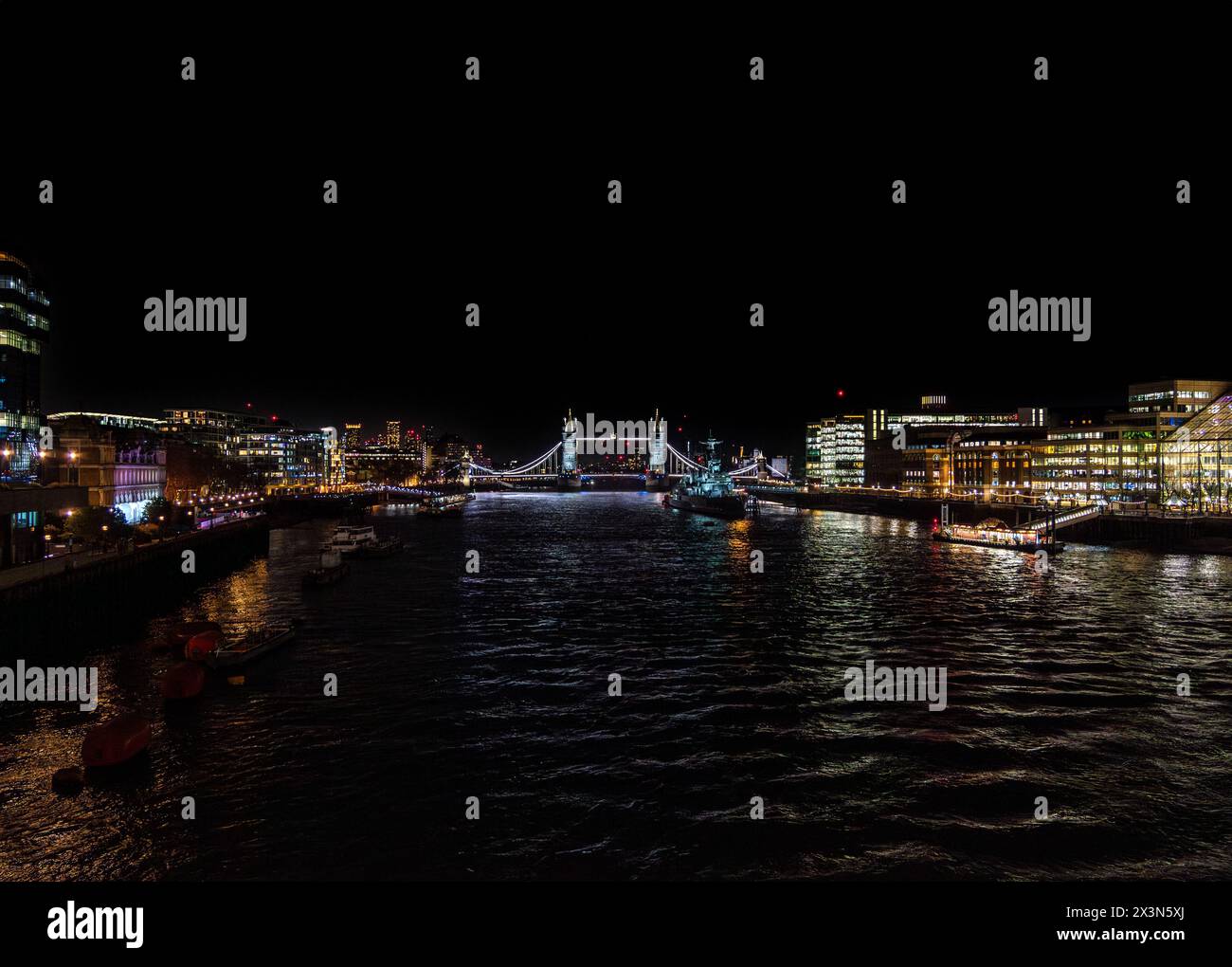 Panoramic night view of the River Thames with the illuminated Tower ...