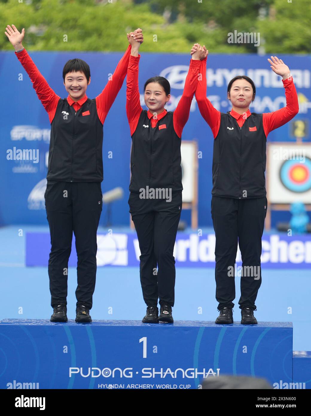 Shanghai, China. 28th Apr, 2024. Gold medalists An Qixuan (L), Li ...