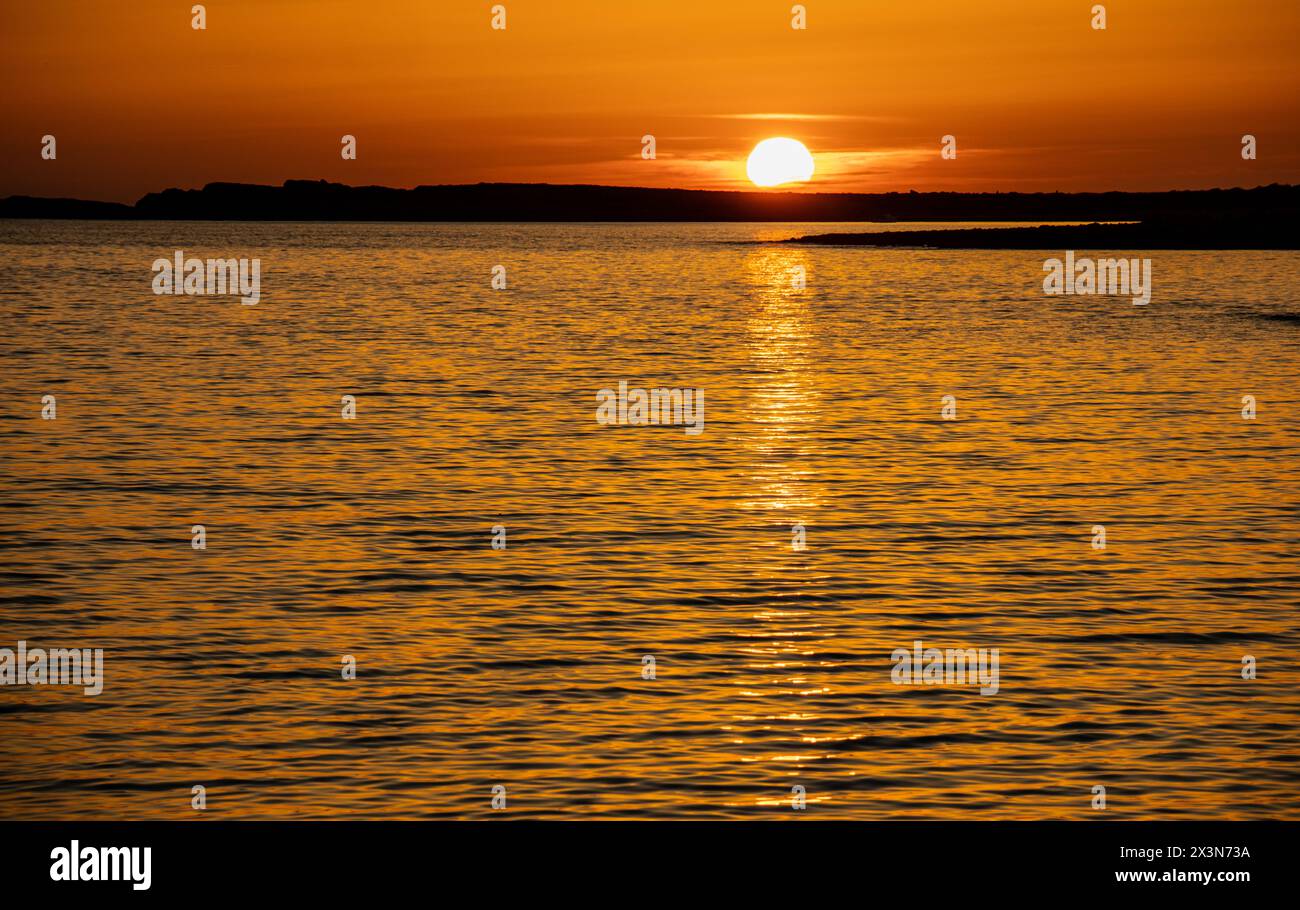 Puesta de sol isla puesta de sol hi-res stock photography and images ...