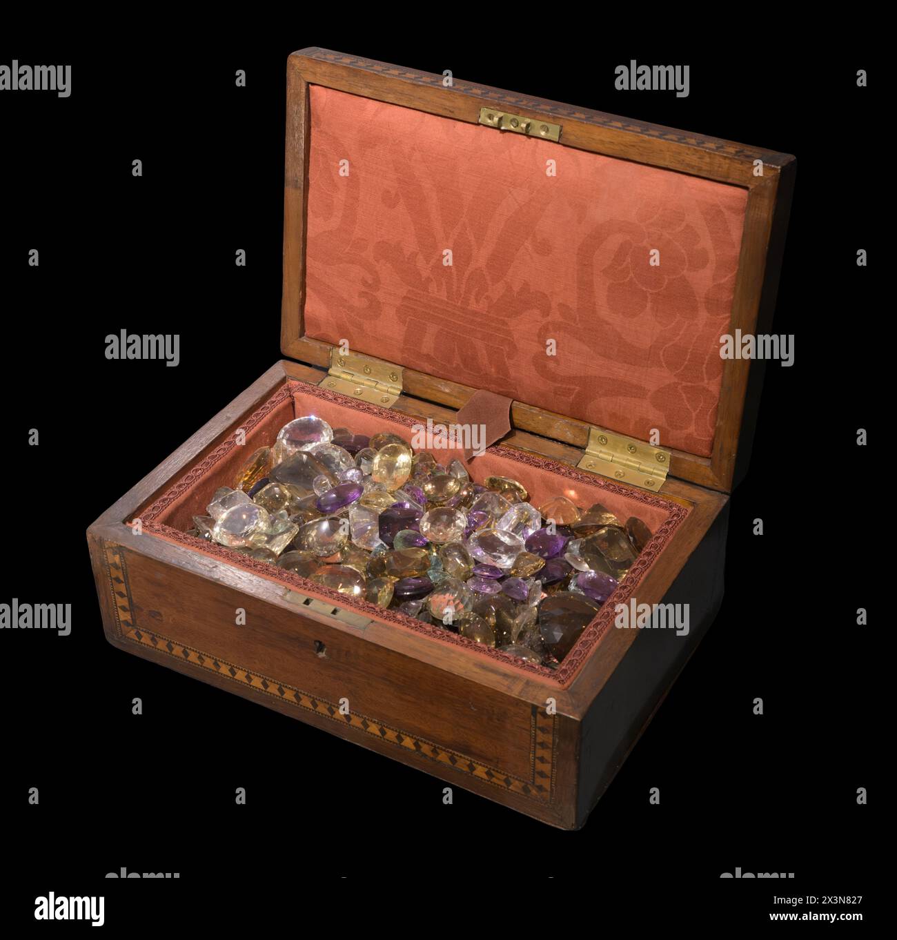 Gemstones treasure chest hi-res stock photography and images - Alamy
