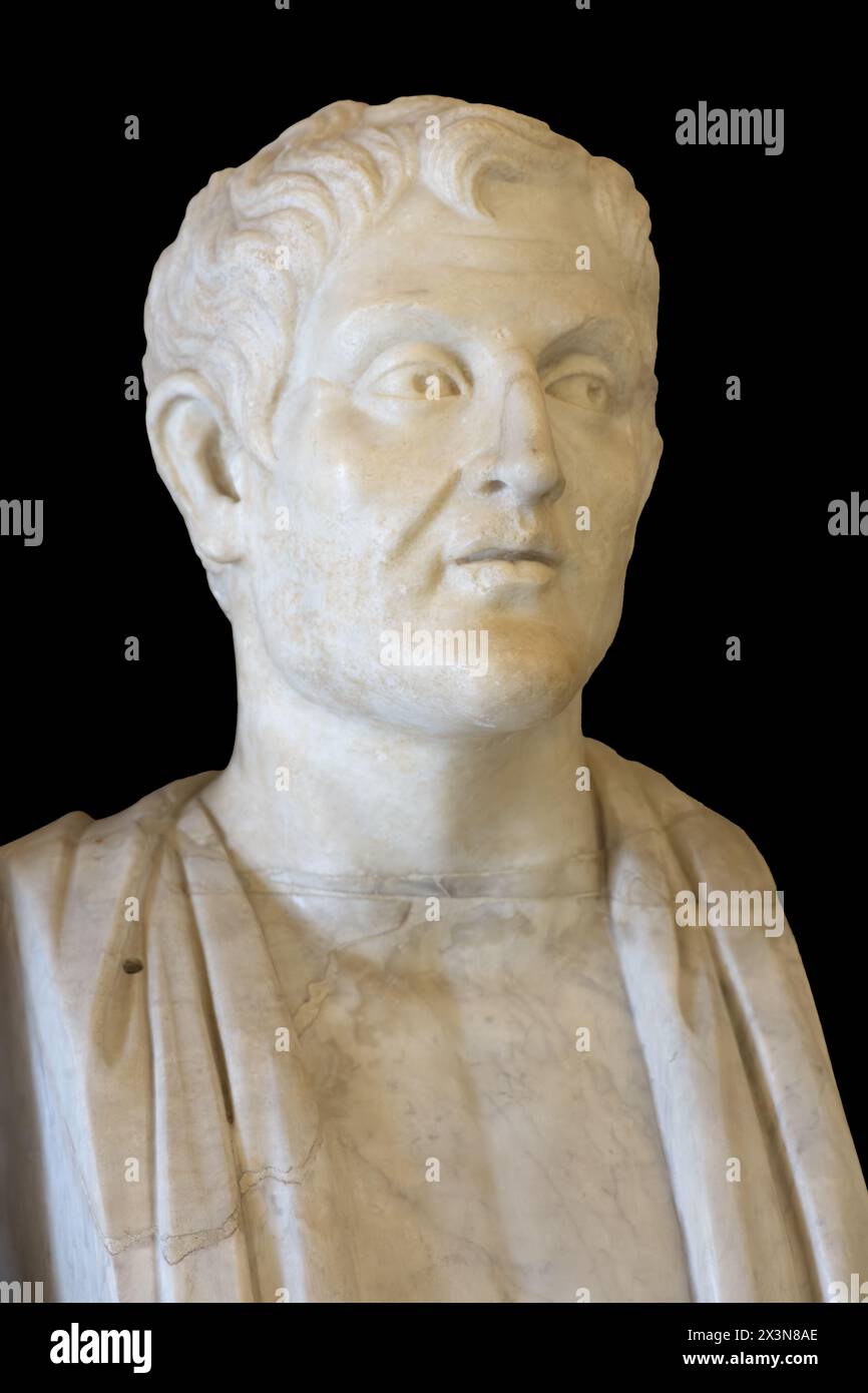 Portrait bust of a man hi-res stock photography and images - Alamy