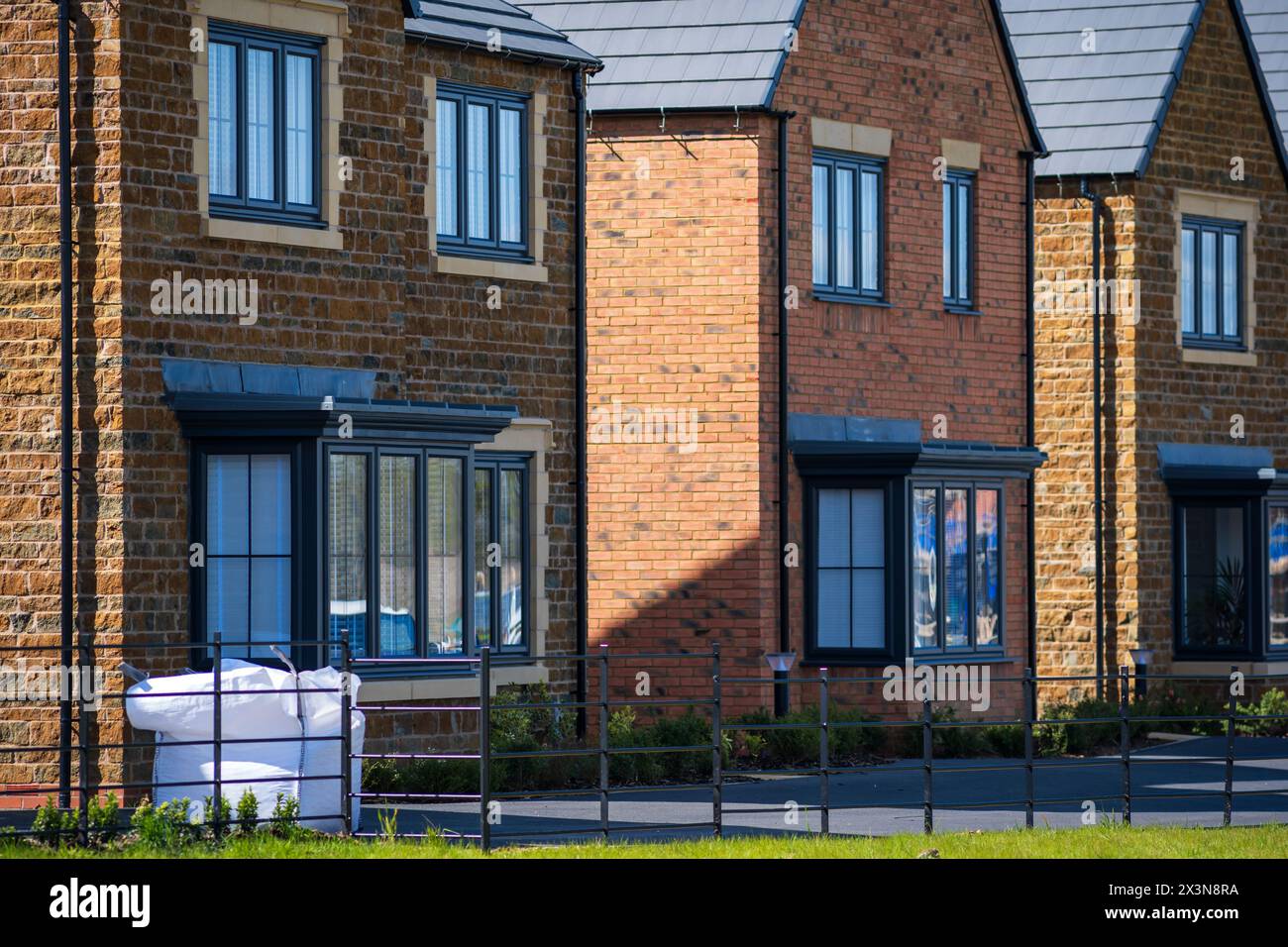 New build house development estate in england uk Stock Photo - Alamy