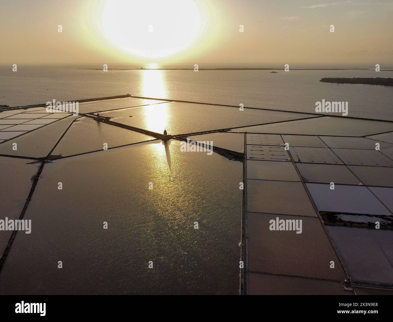 Sicily salt flats sunset hi-res stock photography and images - Alamy