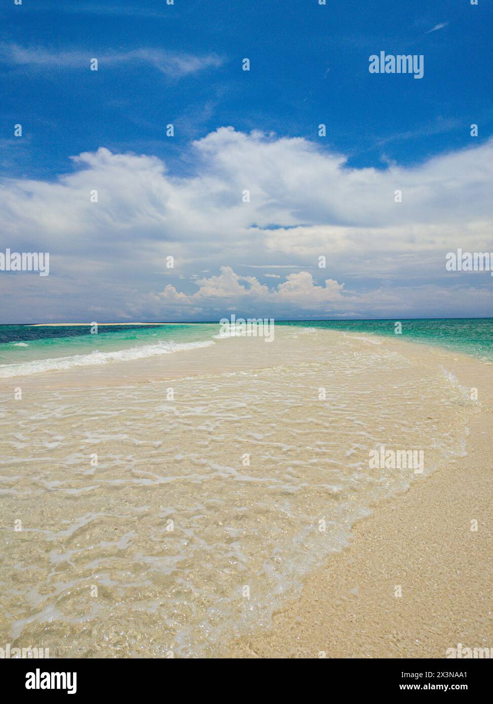 Beautiful ocean waves over the sandbar. Camiguin Island. Philippines ...
