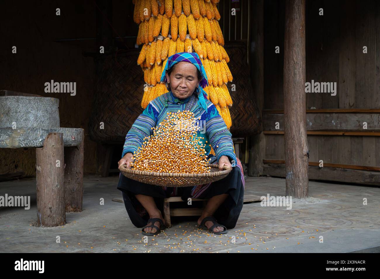 Tribes woman hi-res stock photography and images - Alamy