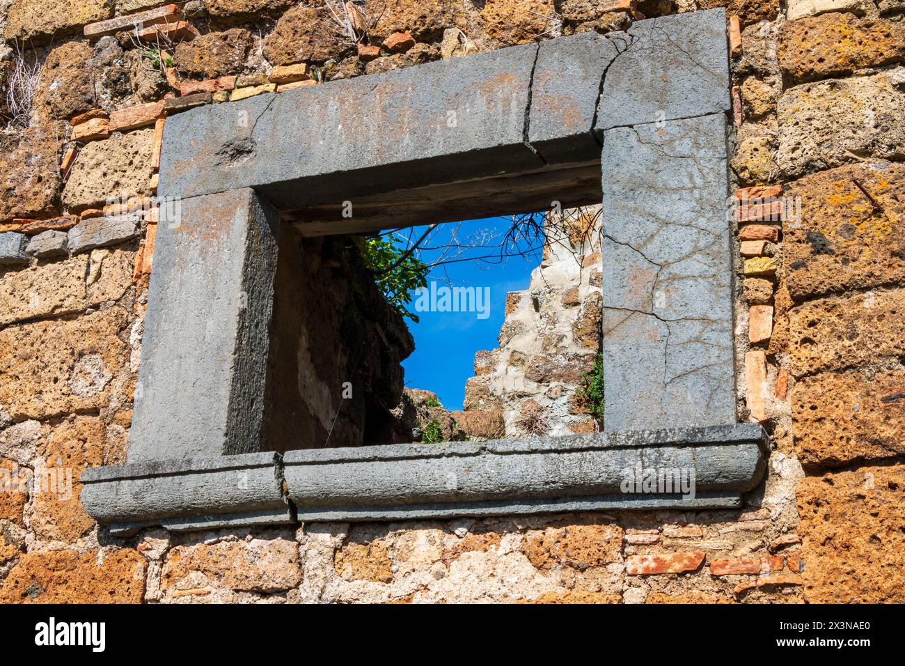 broken window of an old collapsed building Stock Photo - Alamy