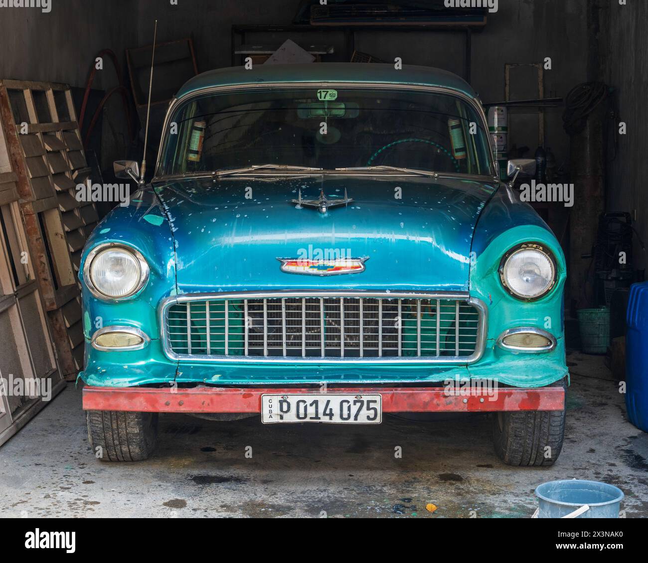 Backstreet garage hi-res stock photography and images - Alamy
