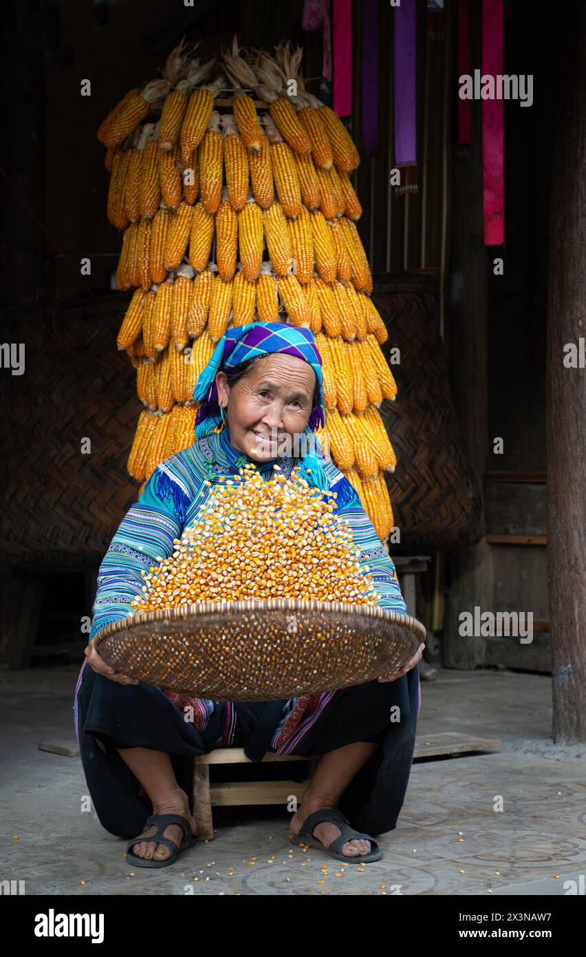 Traditional winnowing hi-res stock photography and images - Alamy