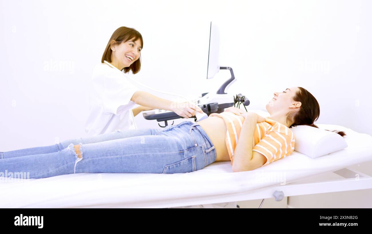 Pregnant woman patient on hi-res stock photography and images - Alamy