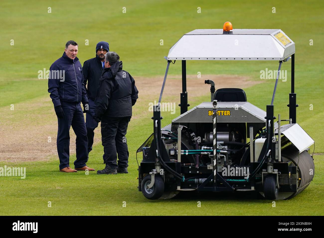 Inspect the pitch hi-res stock photography and images - Alamy