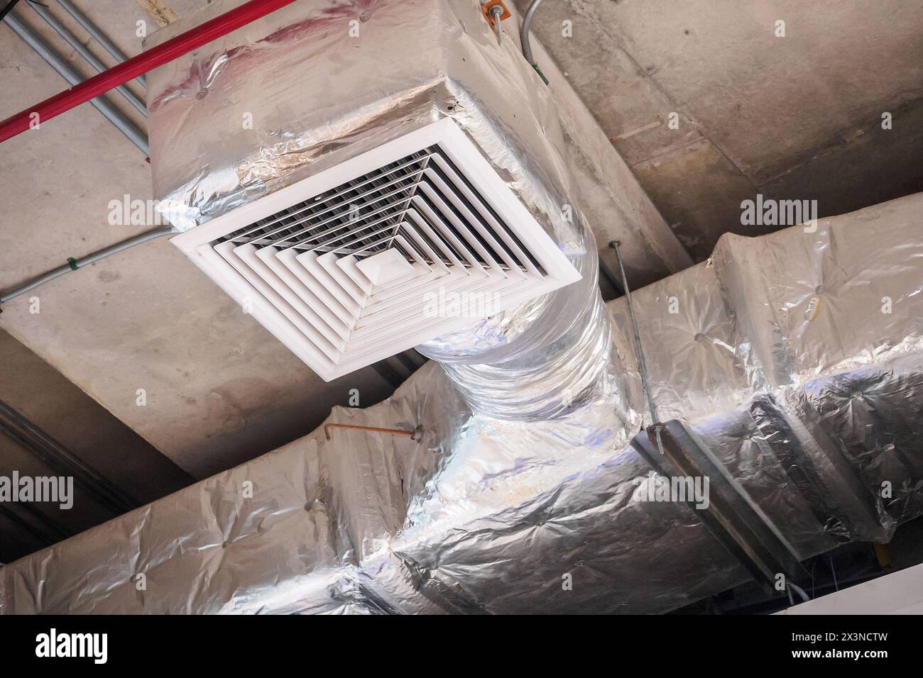 Ventilation system ceiling air duct in large shopping mall Stock Photo ...