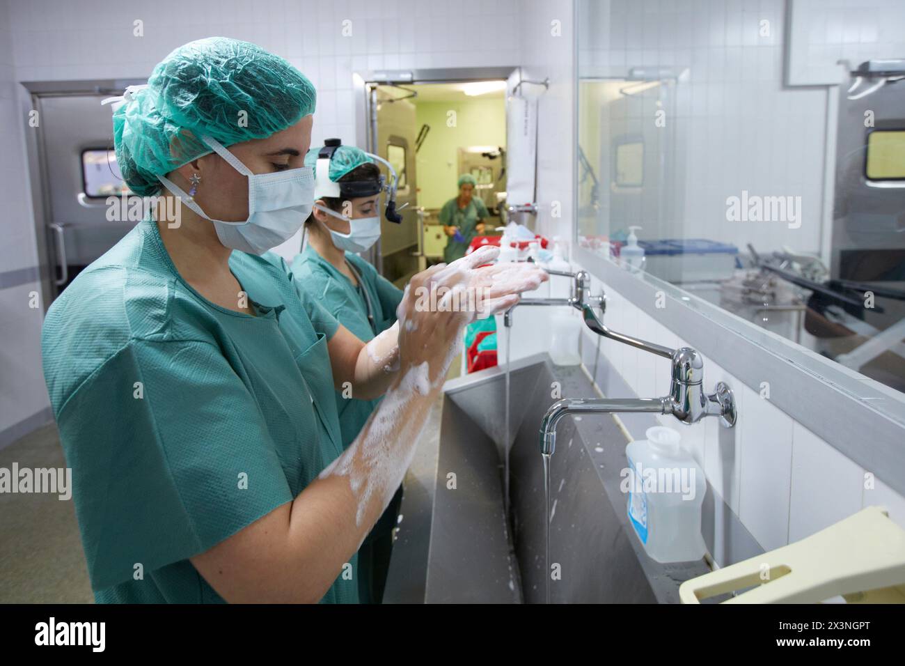 Surgical Scrub, Handwashing, Operating Room, Surgery, Hospital Donostia ...