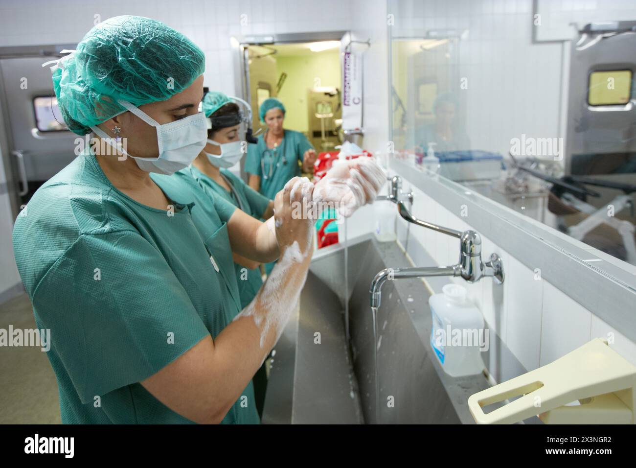 Surgical Scrub, Handwashing, Operating Room, Surgery, Hospital Donostia ...