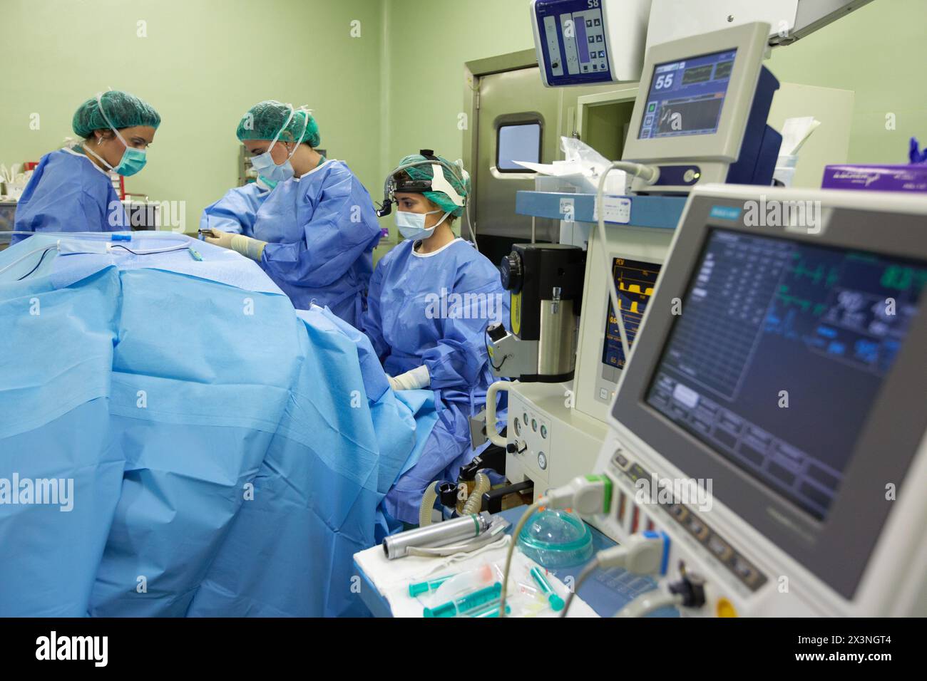 Tonsillectomy hi-res stock photography and images - Alamy