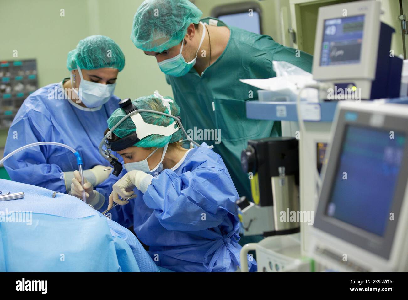 Tonsil operation hi-res stock photography and images - Alamy