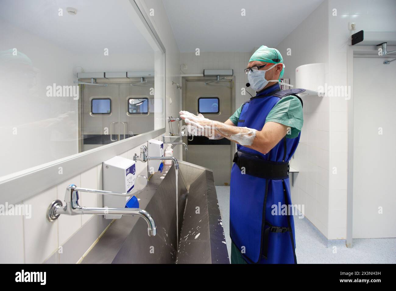 Surgical Scrub, Handwashing, Operating Room, Surgery, Hospital Donostia ...